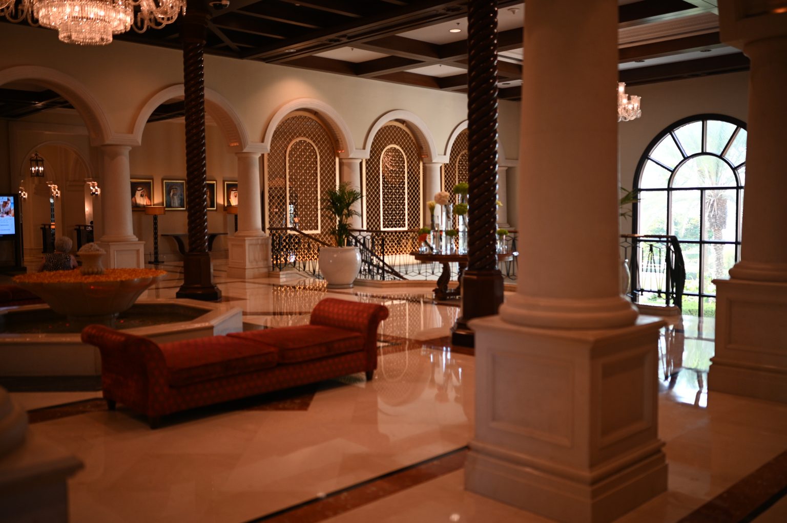 Ritz Carlton Dubai- Review of Room and Hotel Grounds – Cafes and Alleyways