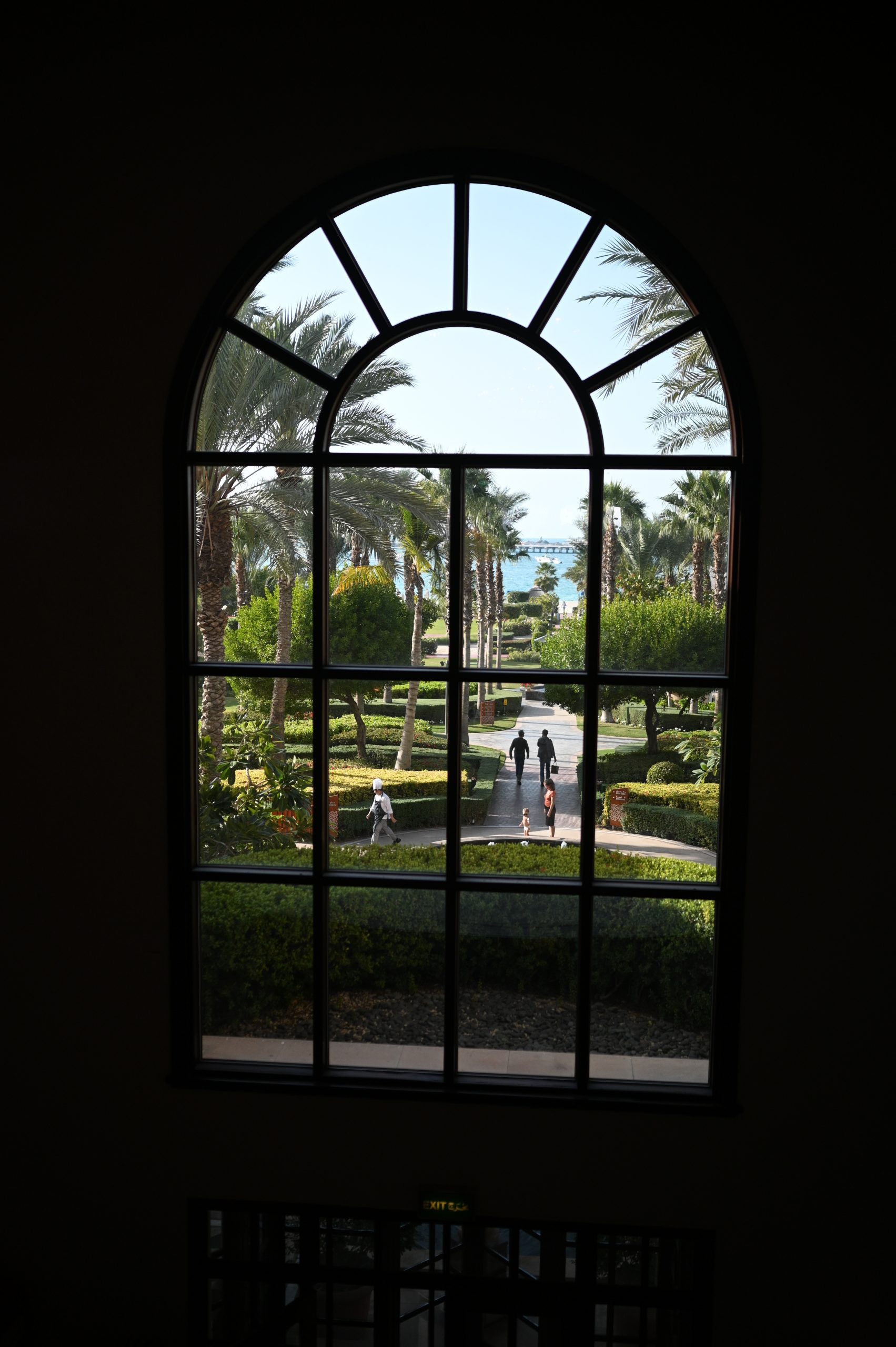 Ritz Carlton Dubai- Review of Room and Hotel Grounds – Cafes and Alleyways