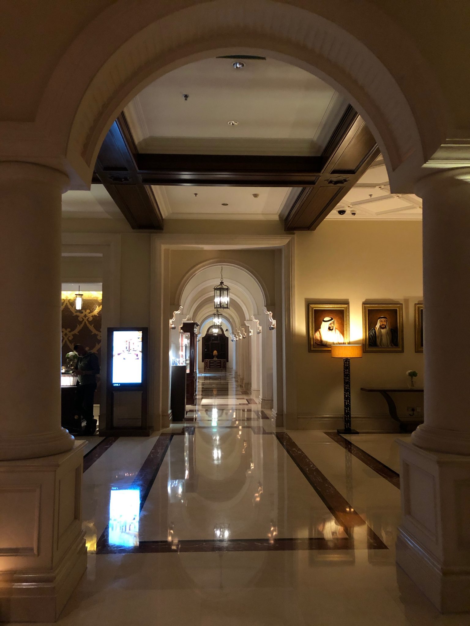 Ritz Carlton Dubai- Review of Room and Hotel Grounds – Cafes and Alleyways